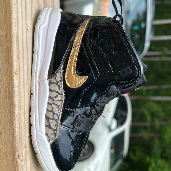 nike jordan legacy | Shoes | Black And Gold Shiny High Top Nike Jordan ...